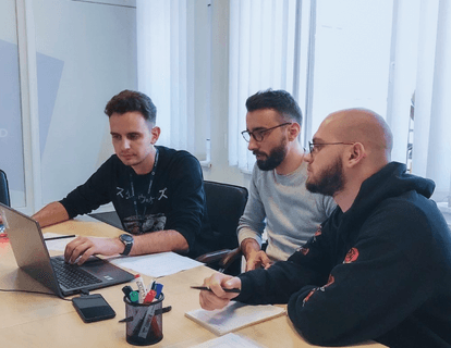 Web and Mobile Design Services. Hire Skilled Designer Now!